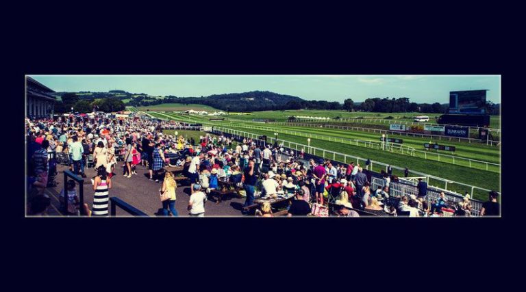 Some of the most beautiful horse racing tracks in the world!